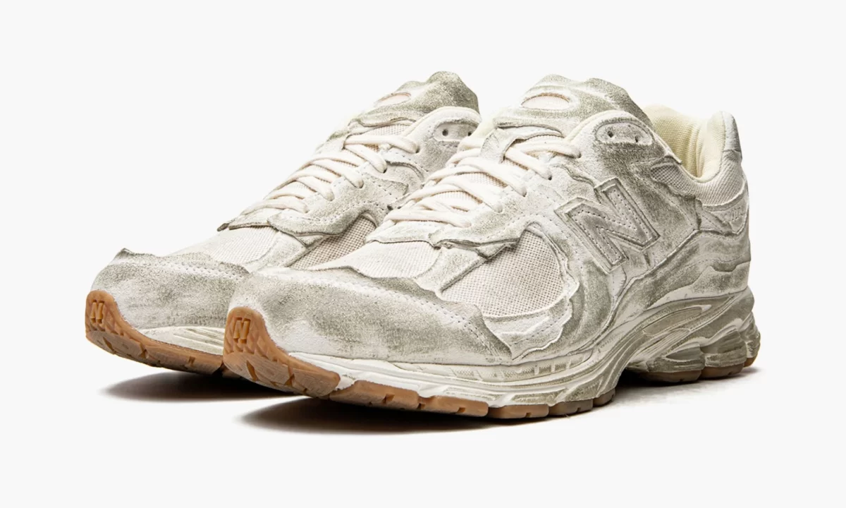 NEW BALANCE 2002R "Protection Pack Distressed" - Flykicks